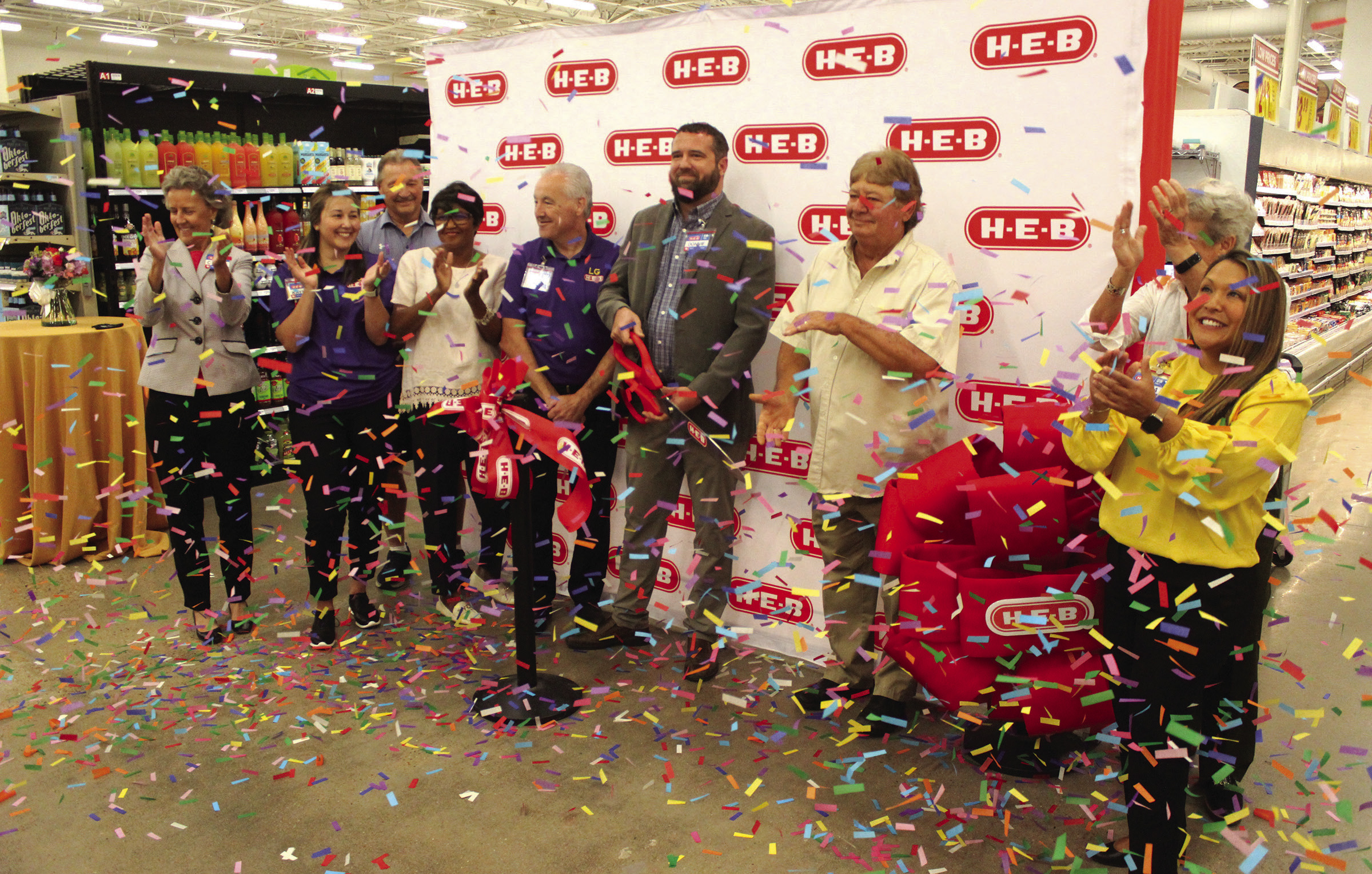 HEB Holds Ribbon Cutting of Remodeled LG Store | The Fayette County Record